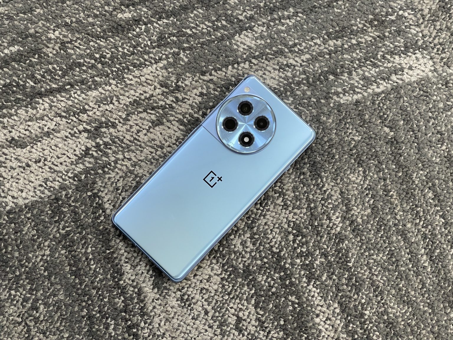 OnePlus 12R First Impressions and Unboxing: The New Flagship Contender?