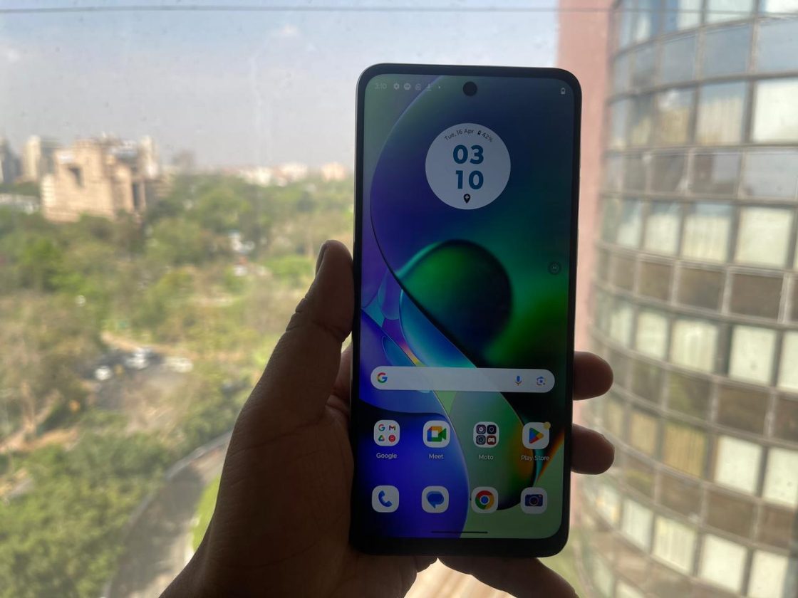 Moto G64 5G First Impressions: Solid Exterior, Plenty of RAM, Promising ...