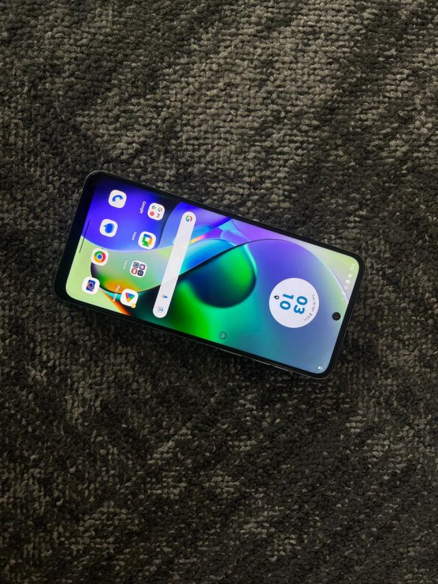 Moto G64 5G First Impressions: Solid Exterior, Plenty of RAM, Promising ...